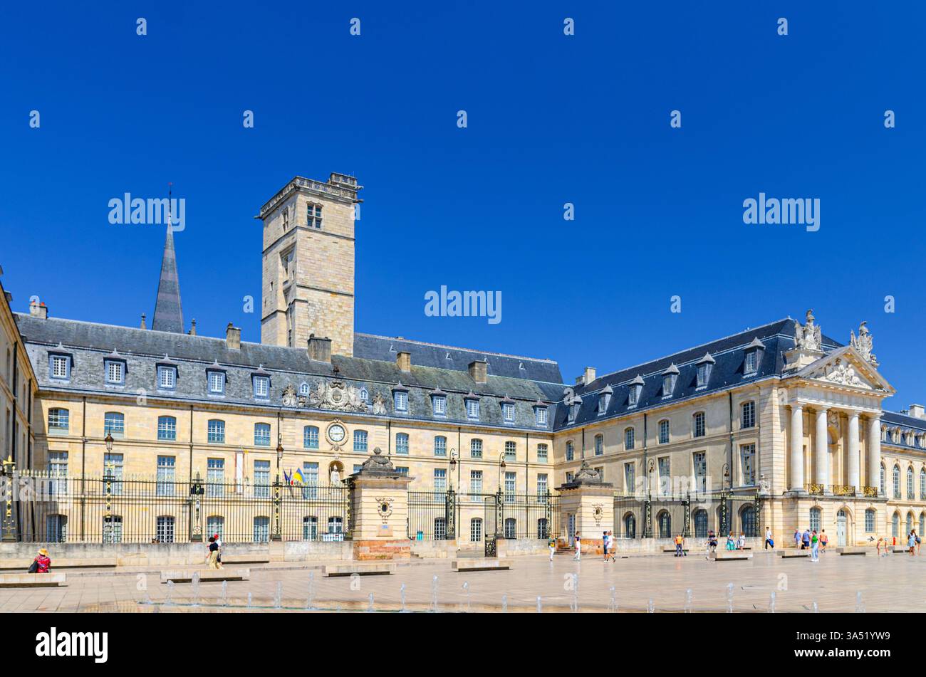 Palace of the Dukes and Estates of Burgundy Bourgogne Palais with Tour ...