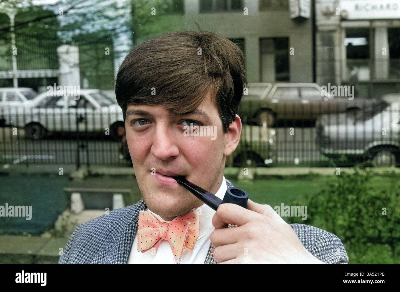 Stephen Fry English actor, broadcaster, comedian, Stephen Fry smoking a ...