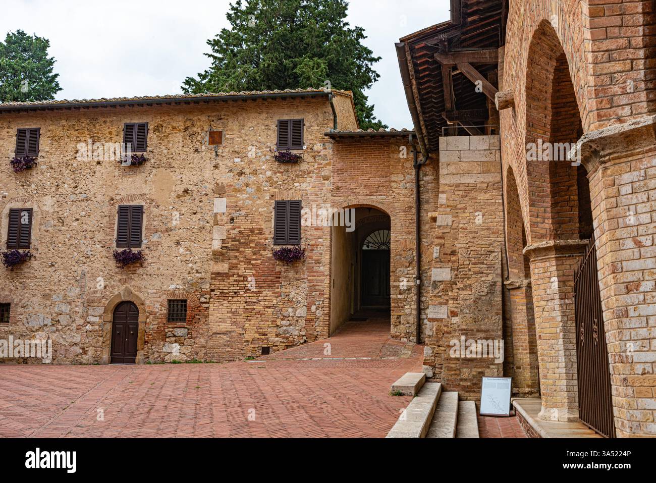 Plazza del doumo in san gimignano hi-res stock photography and images ...