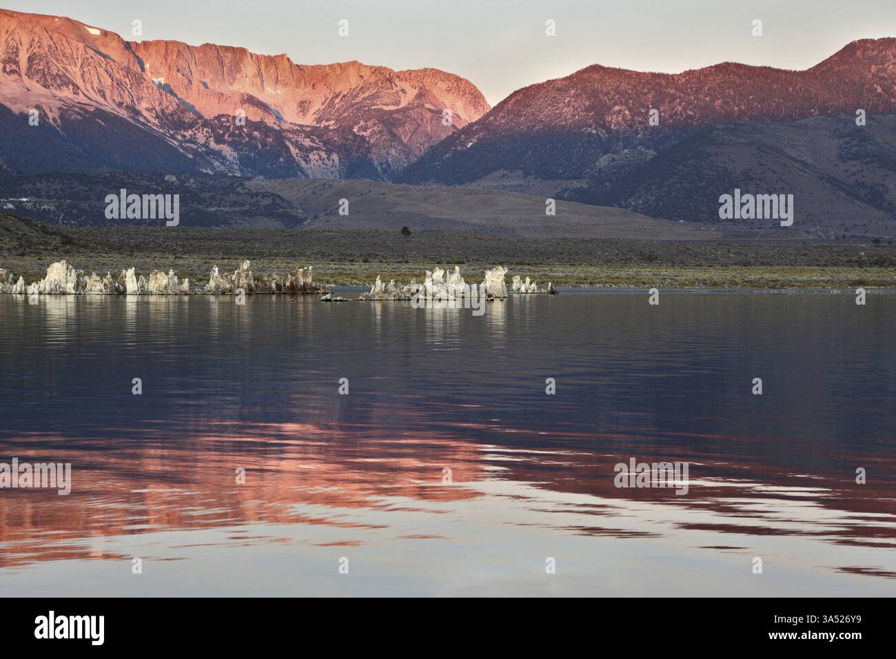 Sunrise at Mono Lake in the crater of an ancient extinct volcano ...