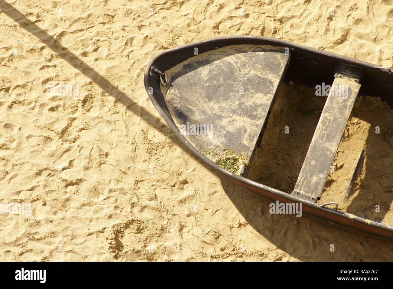 Rowing boat from above hi-res stock photography and images - Alamy