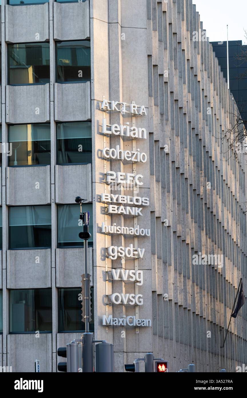 Mixed purpose office building with a language schhol and cultural ...