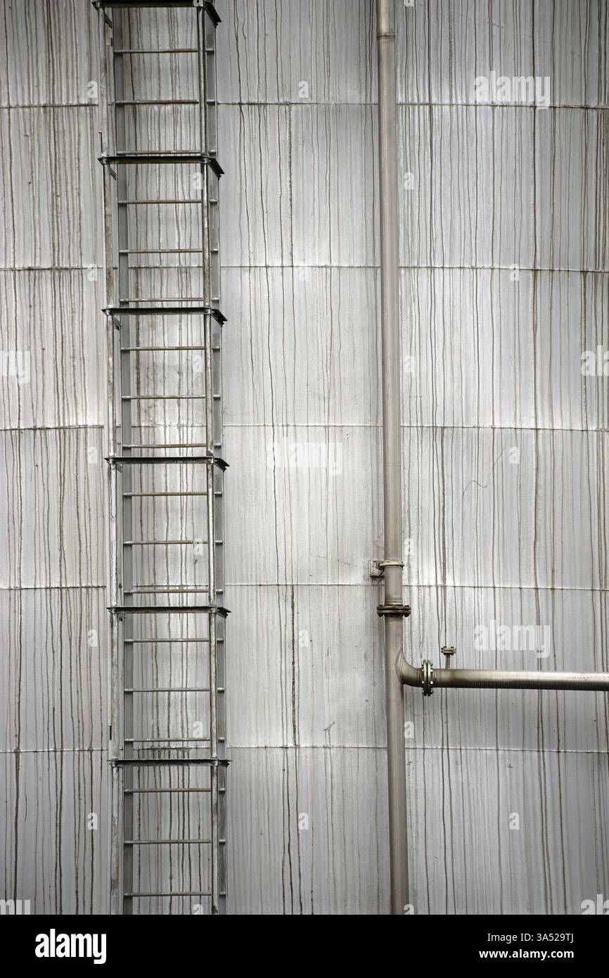 The outer shell of a metal liquid storage tank with a conductor and ...