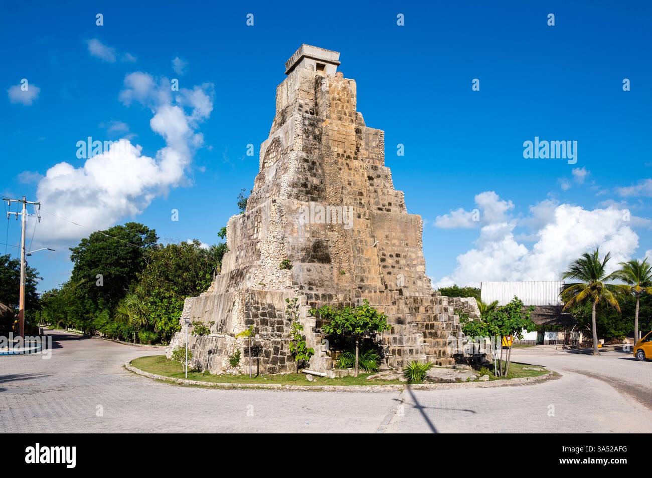 Replica of Maya Pyramid in Costa Maya Stock Photo - Alamy