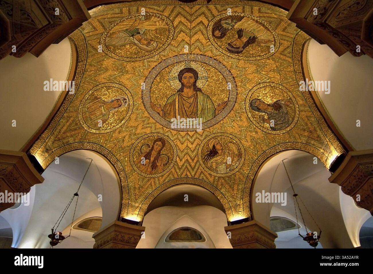 Elaborate ceiling designs hi-res stock photography and images - Alamy