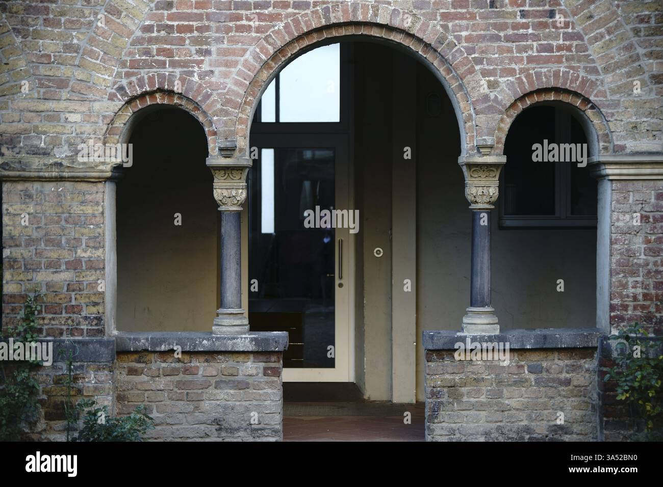 Entry side of church hi-res stock photography and images - Alamy