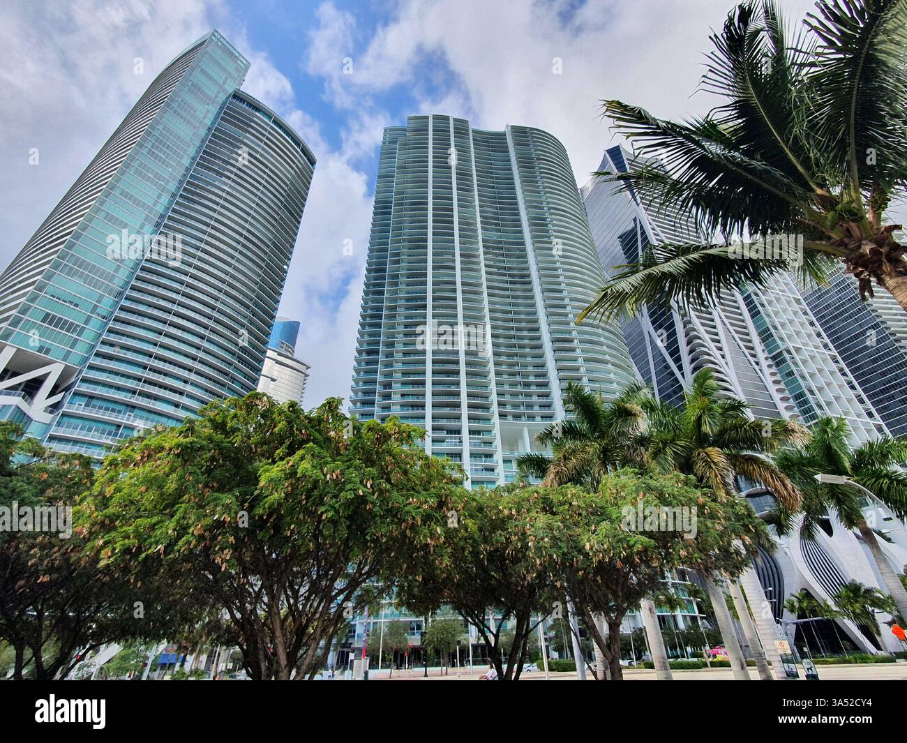 The landmark 900 Biscayne Bay glass skyscraper in downtown Miami ...