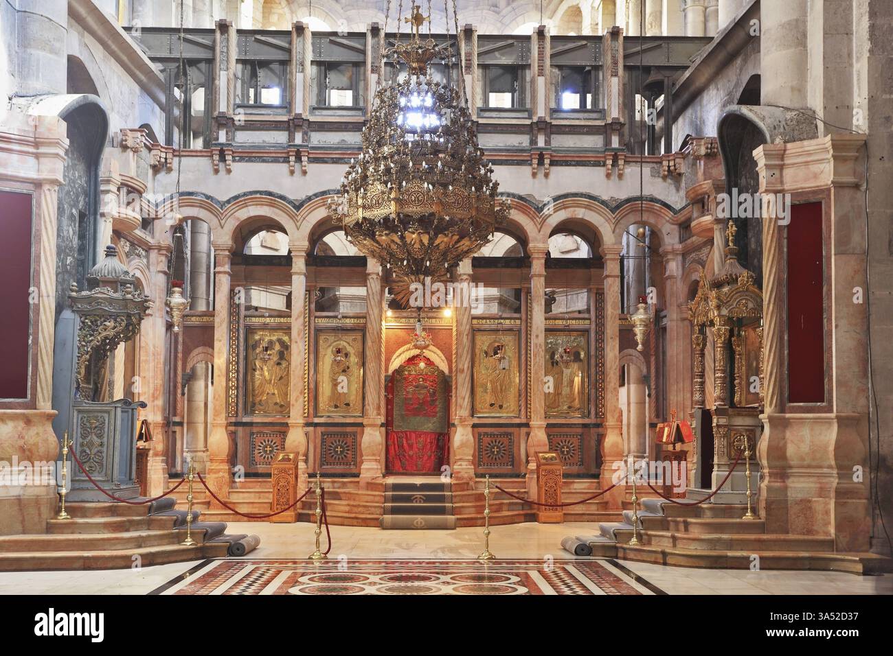 Huge beautifully decorated hall in front of the Edicule. In the center ...