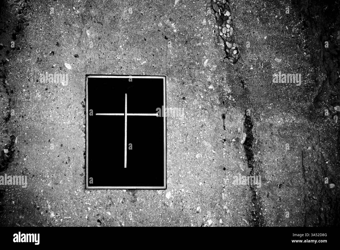 Gravesite cross Black and White Stock Photos & Images - Alamy