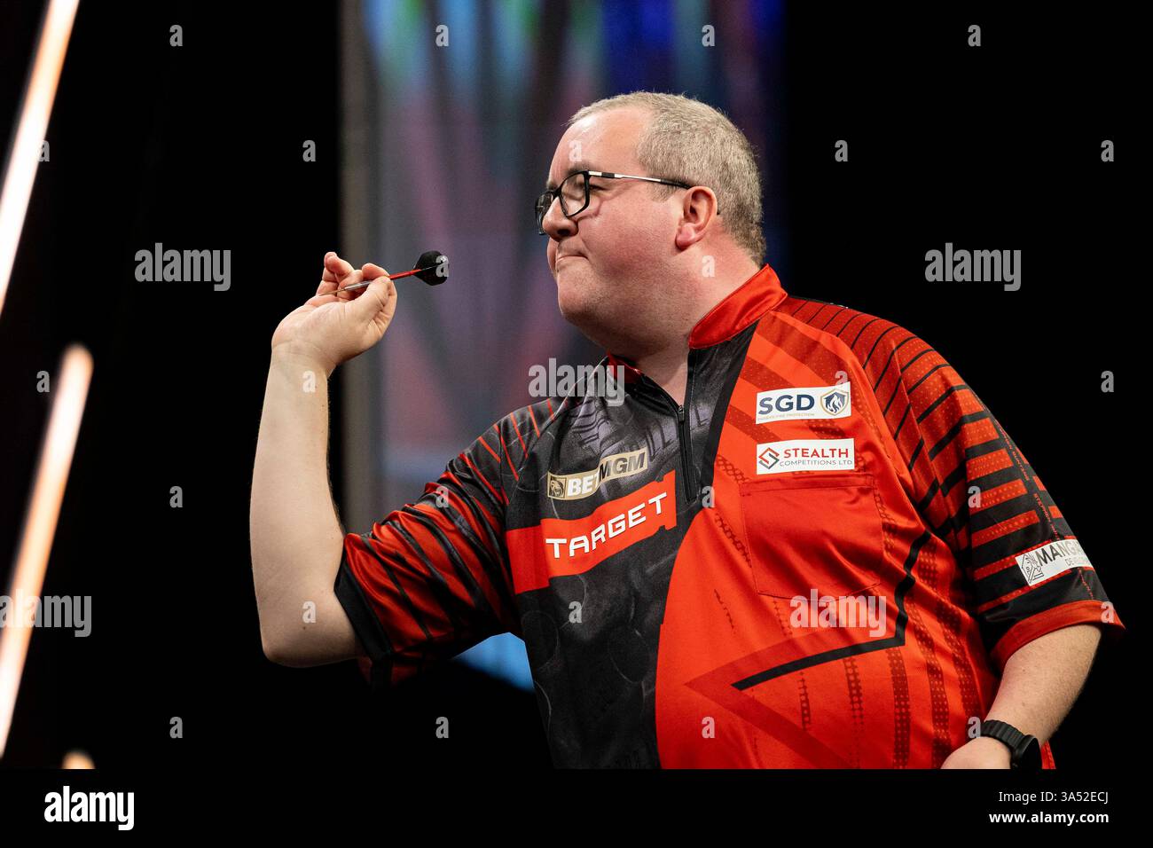 Cardiff, UK. 20th Mar, 2025. Stephen Bunting of England throwing ...