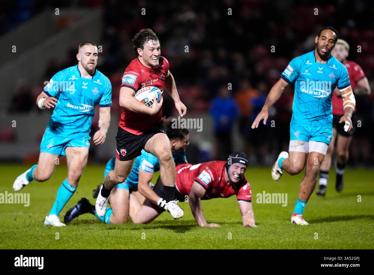 Salford Red Devils' Harvey Wilson on his way to scoring his side's ...