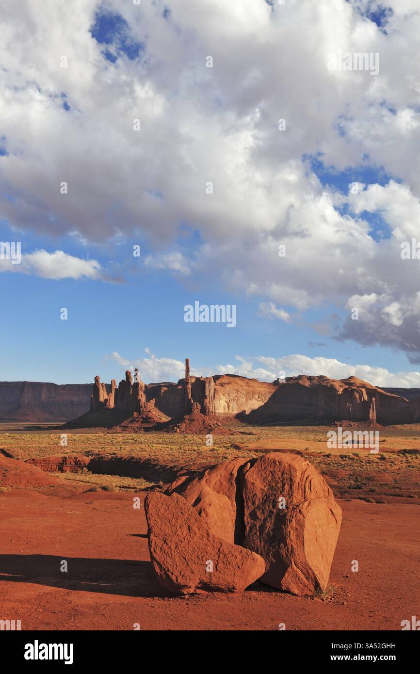 Red Desert. The famous cliffs of various forms of Monument Valley ...