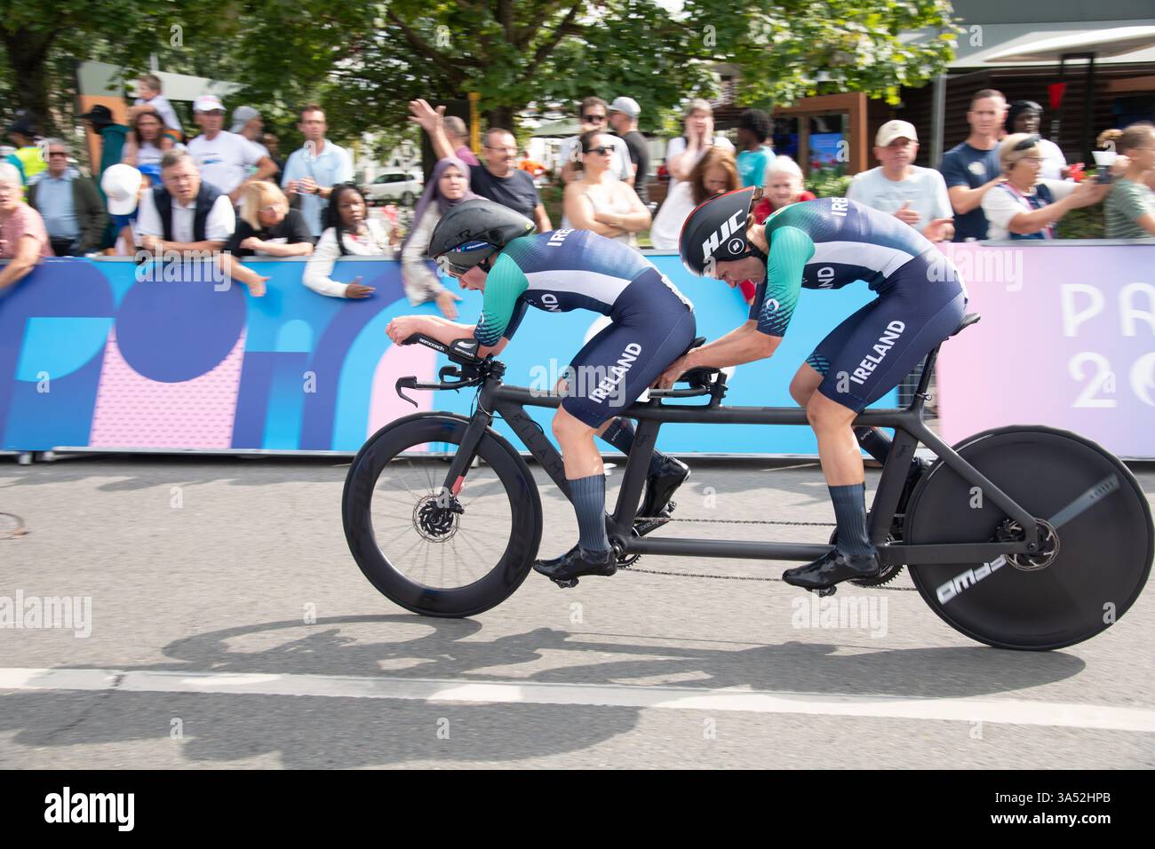 Katie-George Dunlevy(R) and LInda Kelly(L) in the women's blind tandem ...