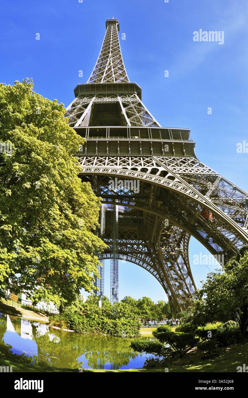 The most famous in the world - the Eiffel Tower. Beautifully ...