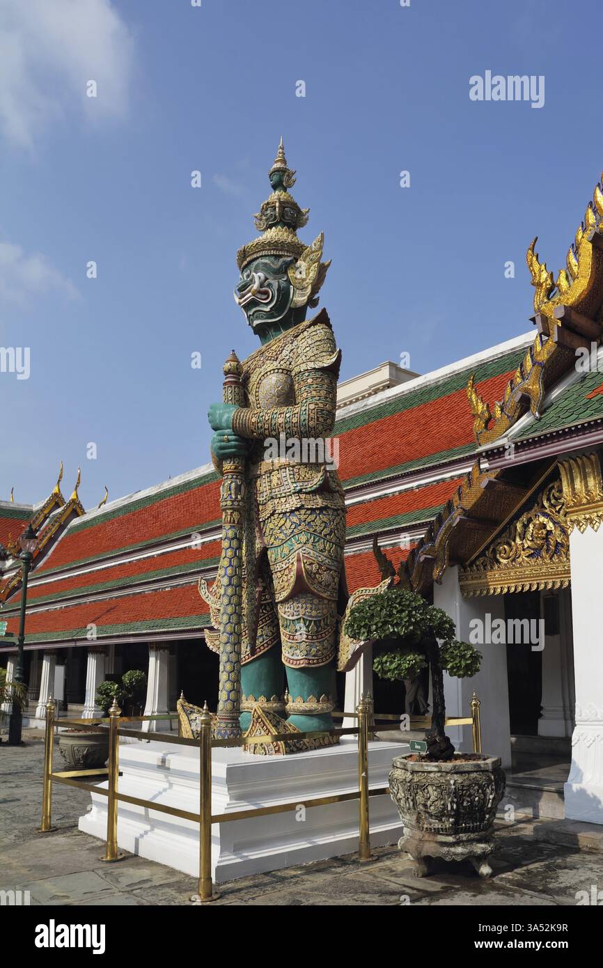 Log huge statues the genie and the demon. Charming courtyard of the ...