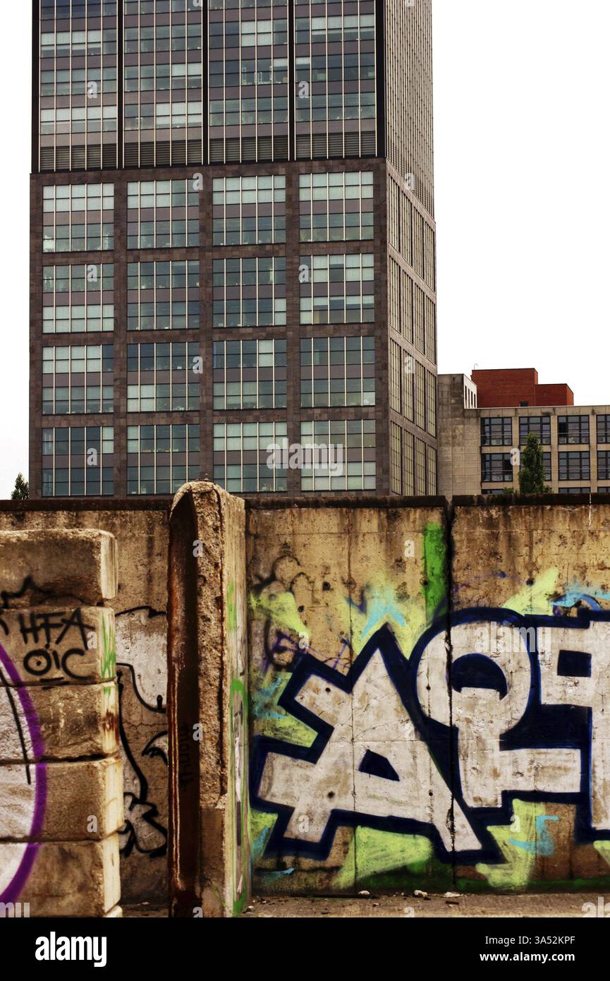 L shaped buildings hi-res stock photography and images - Alamy