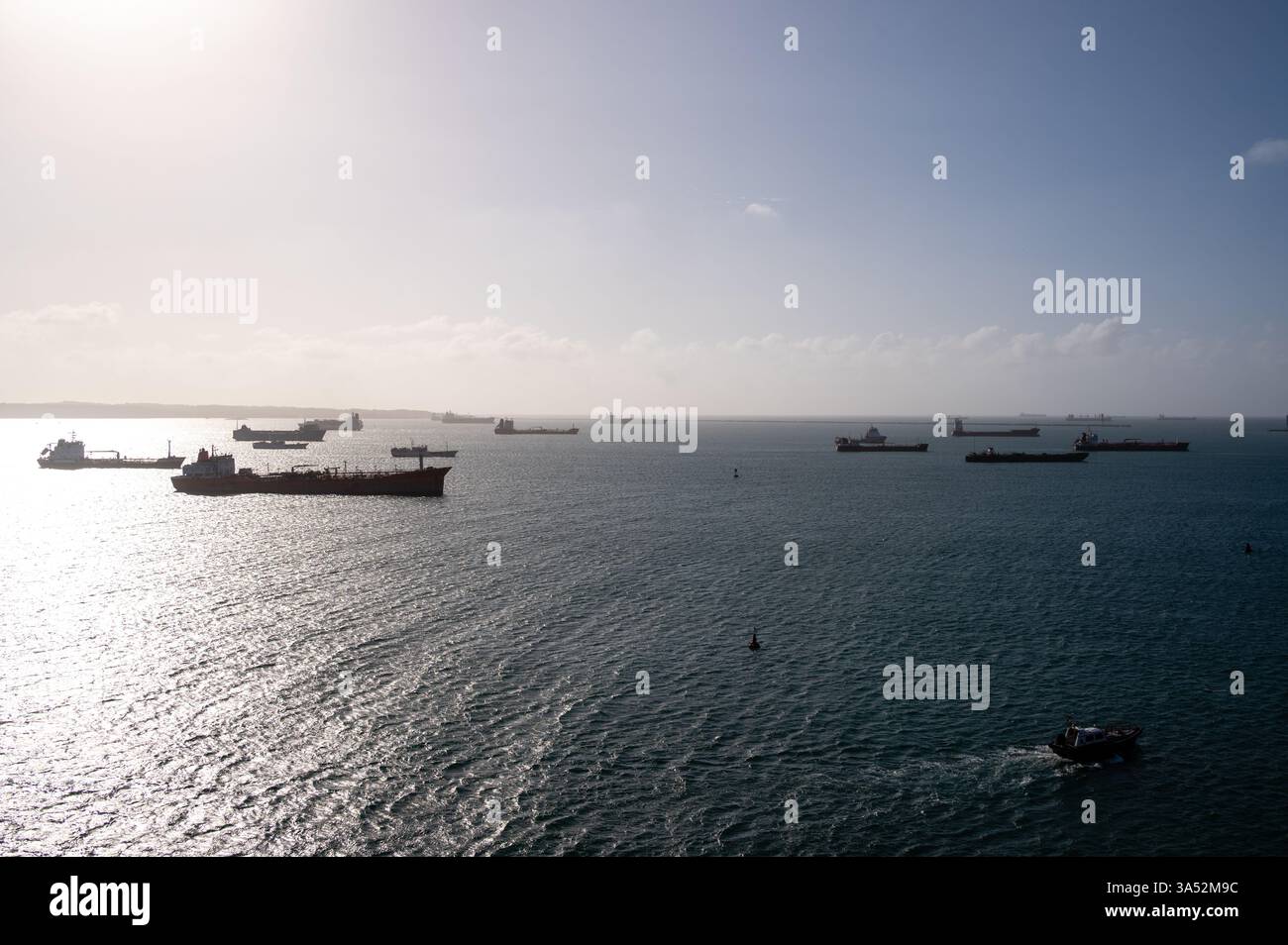Ships waiting to pass through the Panama Canal Stock Photo - Alamy