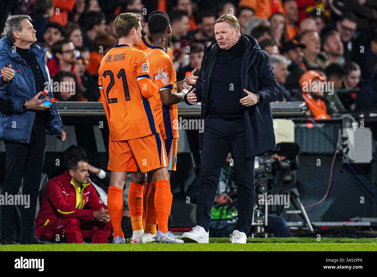 ROTTERDAM, NETHERLANDS - MARCH 20: head coach Ronald Koeman of ...