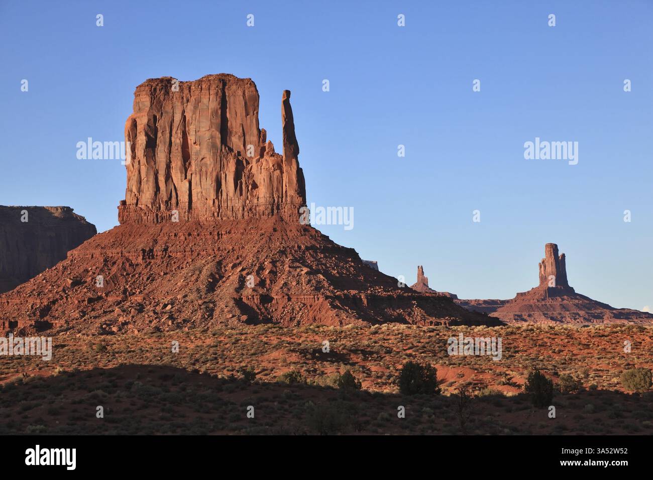 Dusk in Monument Valley. Famous red sandstone monoliths Stock Photo - Alamy