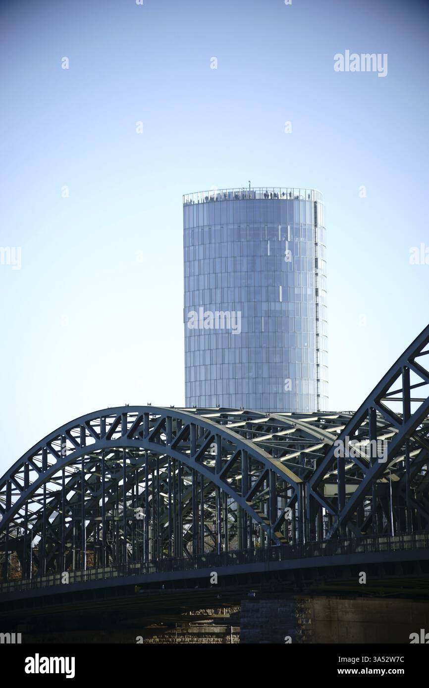 The modern high-rise building Koelntriangle or the LVR Tower behind the ...