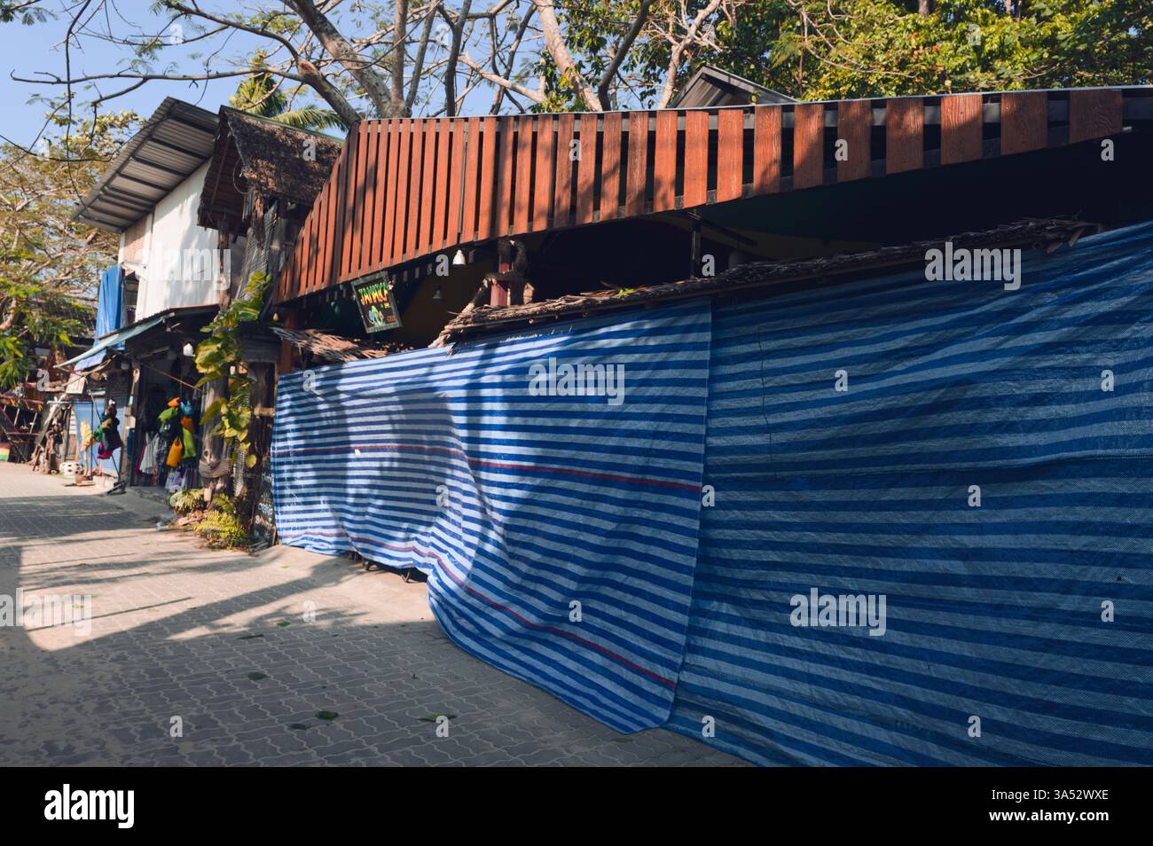 Remote storefront shopping hi-res stock photography and images - Alamy