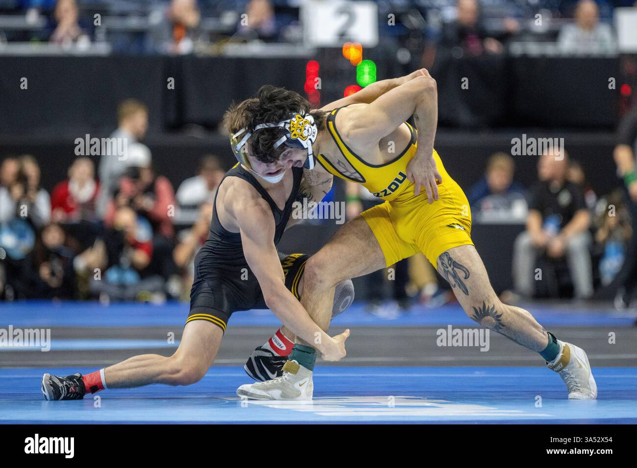 PHILADELPHIA, PA - MARCH 20: Kade Moore of Missouri and Drake Ayala of ...