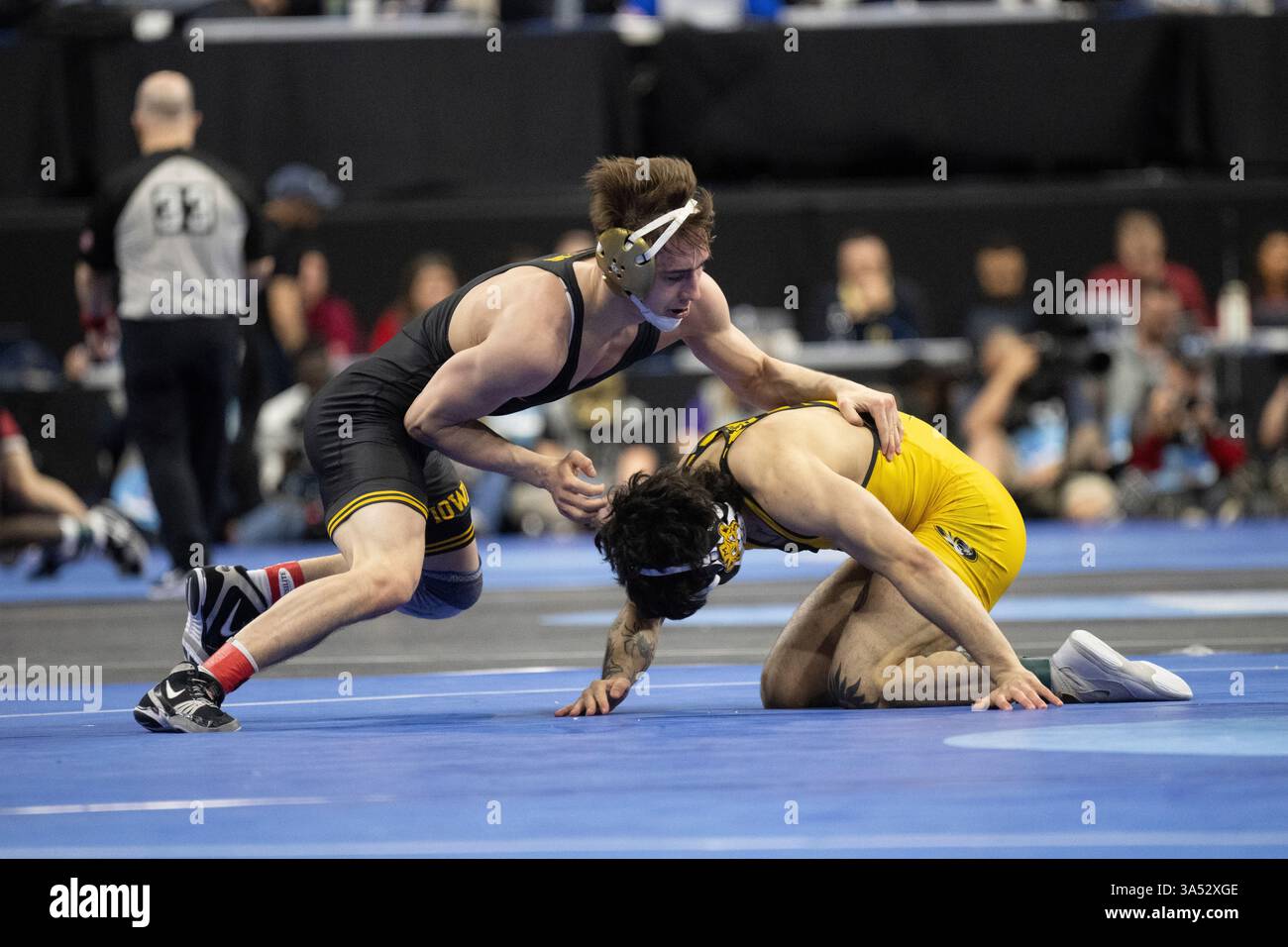 PHILADELPHIA, PA - MARCH 20: Kade Moore of Missouri and Drake Ayala of ...