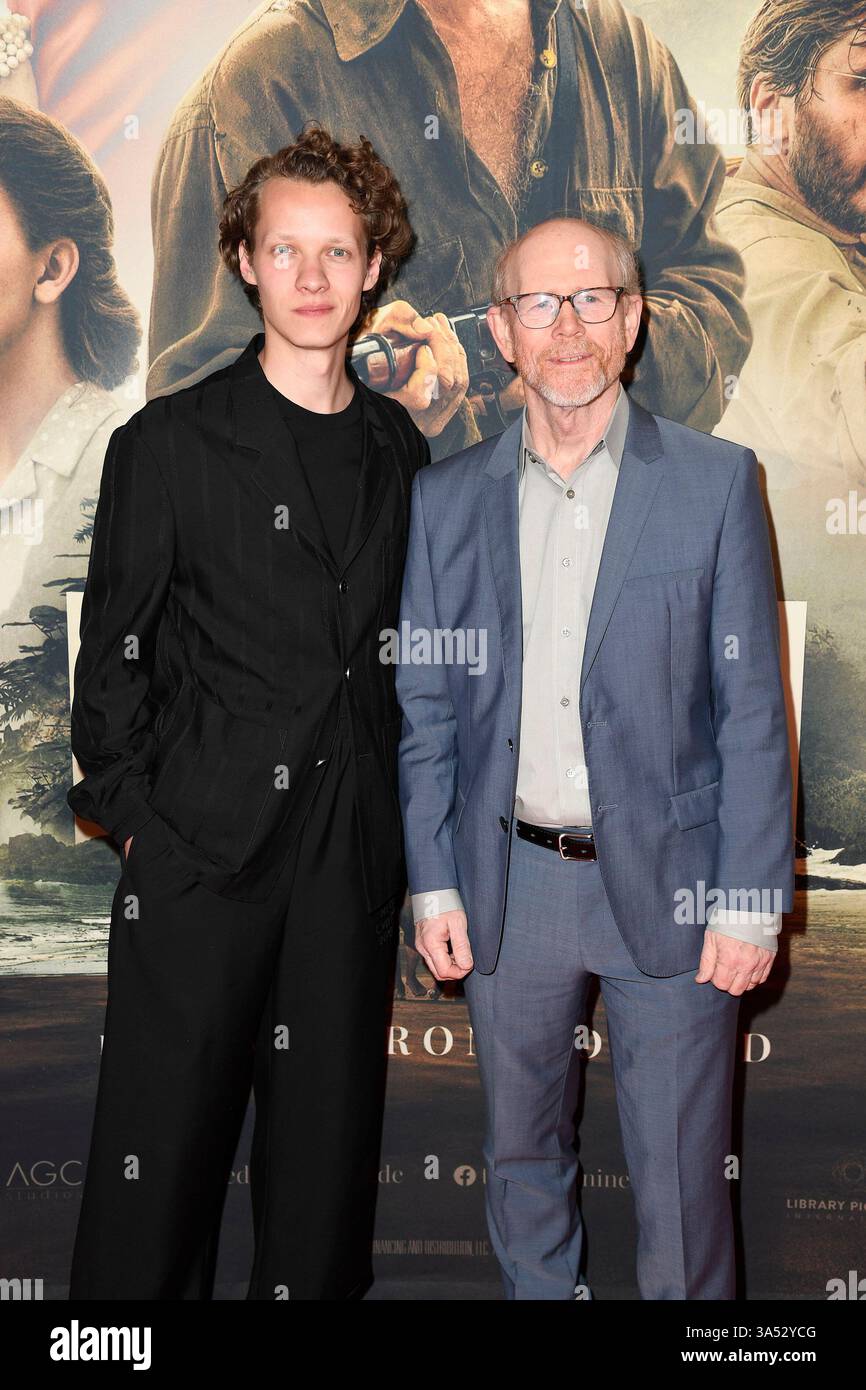 Felix Kammerer und Ron Howard bei der EDEN Film Premiere am 20.03.2025 ...