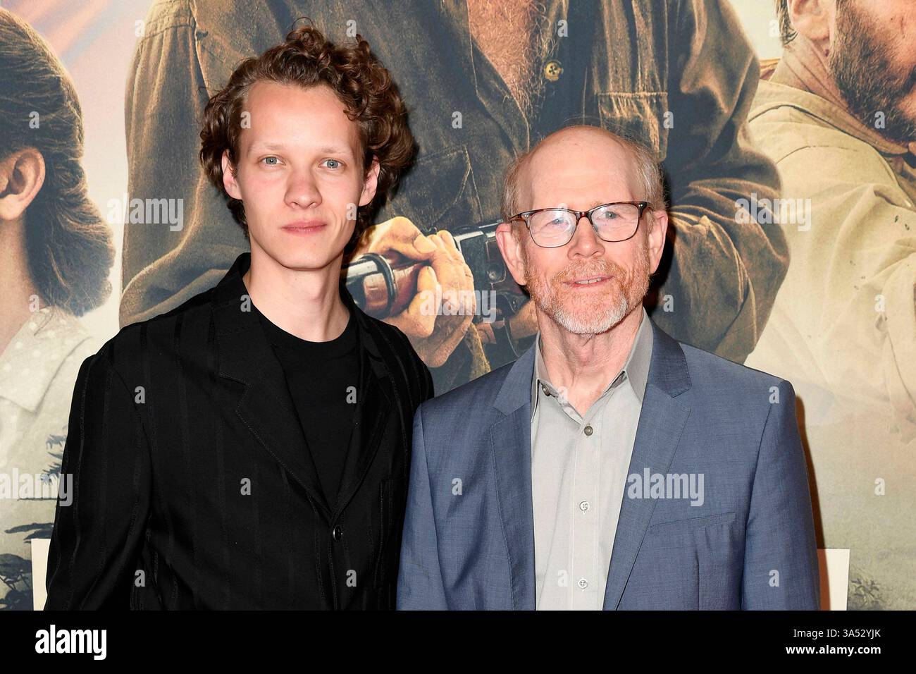 Felix Kammerer und Ron Howard bei der EDEN Film Premiere am 20.03.2025 ...