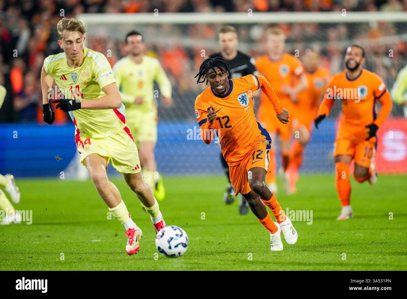 Rotterdam, The Netherlands. 20th Mar, 2025. Rotterdam - Dean Huijsen of ...