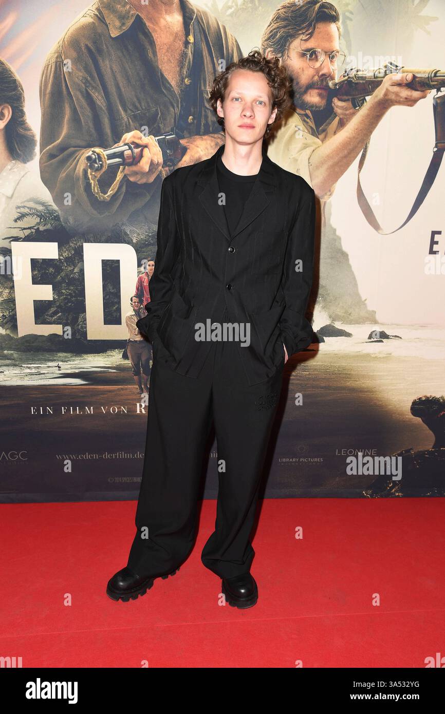 Felix Kammerer bei der EDEN Film Premiere am 20.03.2025 in Berlin Eden ...