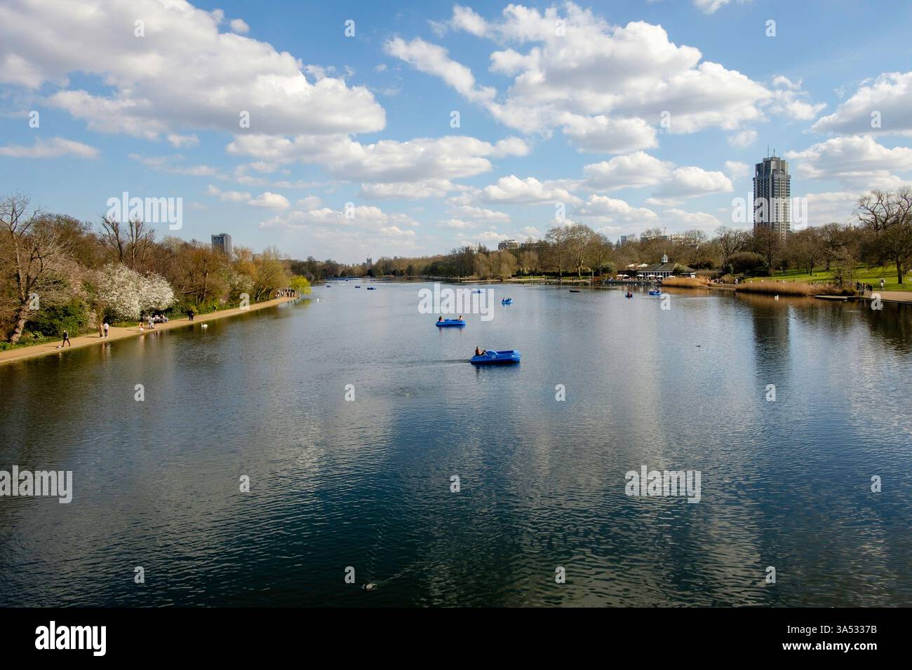 20 March 2025, London UK. Spring equinox temperatures hit 21C as UK ...