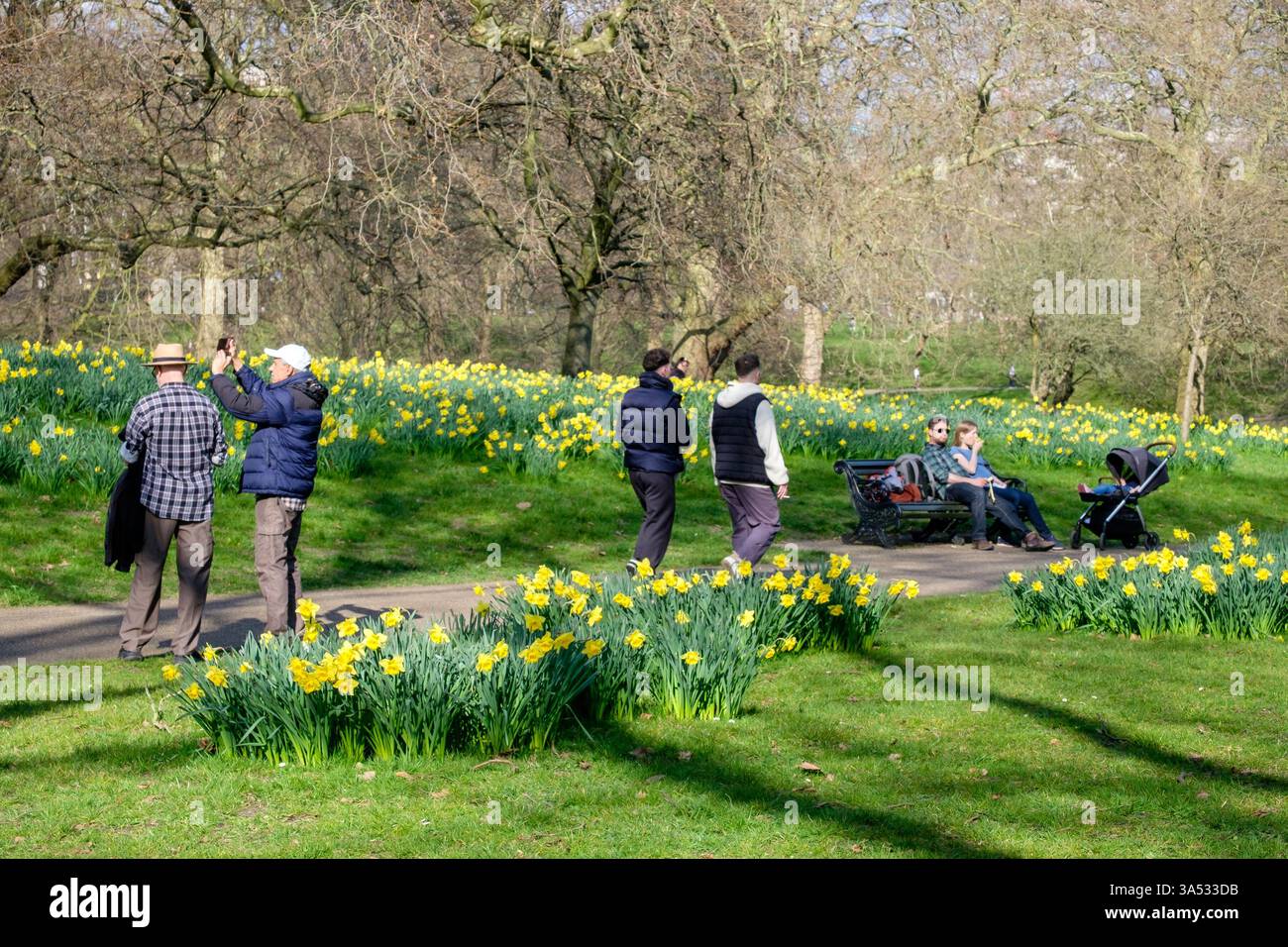20 March 2025, London UK. Spring equinox temperatures hit 21C as UK ...