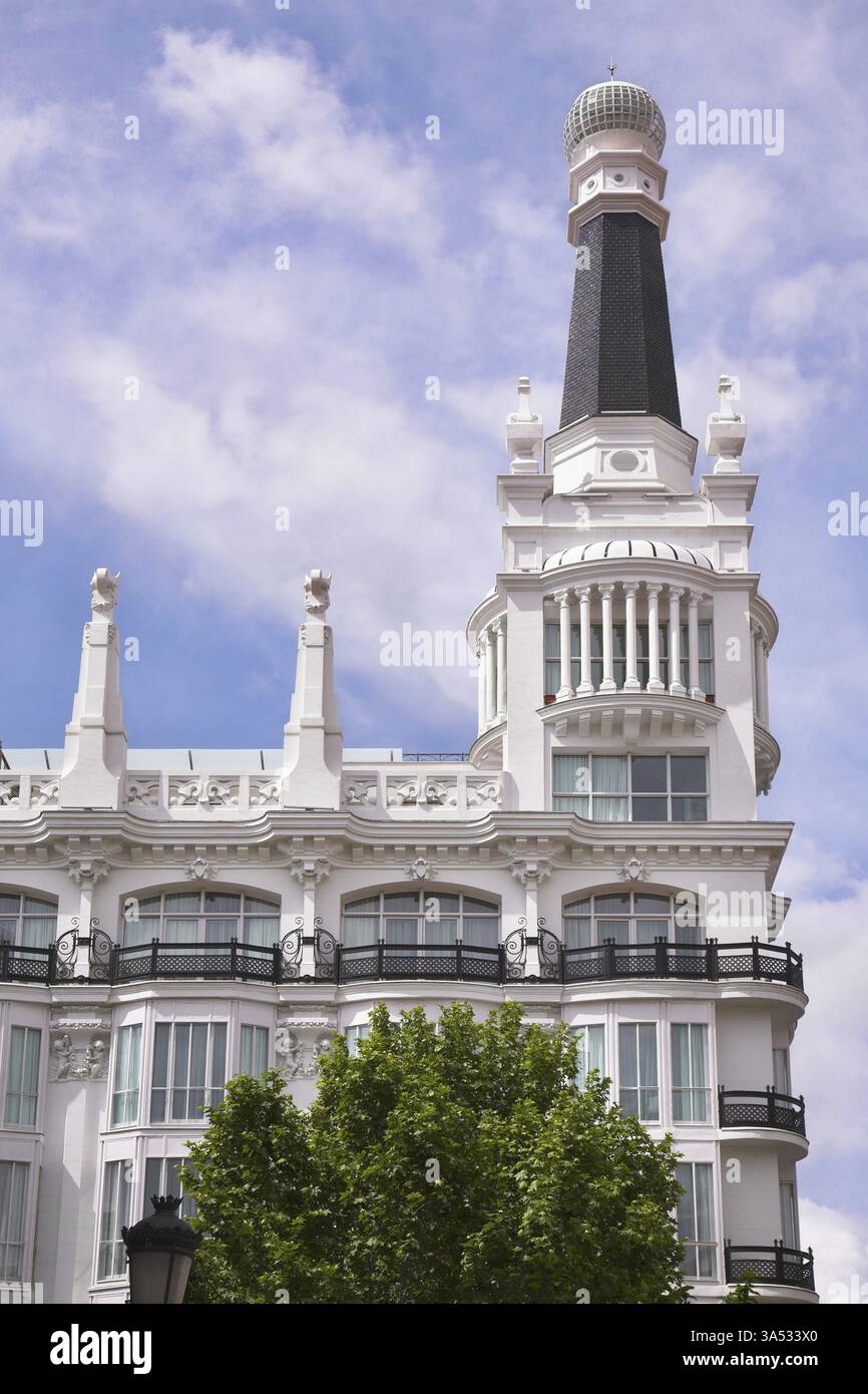 Magnificent ancient snow-white building in the centre of Madrid Stock ...