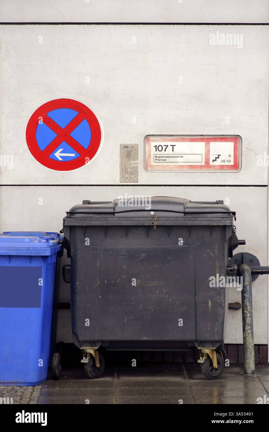 Waste bins and signs Stock Photo - Alamy