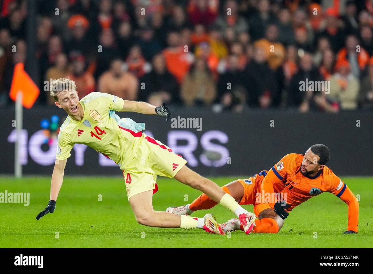 Rotterdam - Dean Huijsen of Spain, Memphis Depay of The Netherlands ...