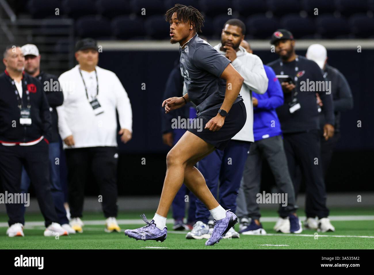 Baylor defensive lineman Garmon Randolph runs in a drill during the Big ...