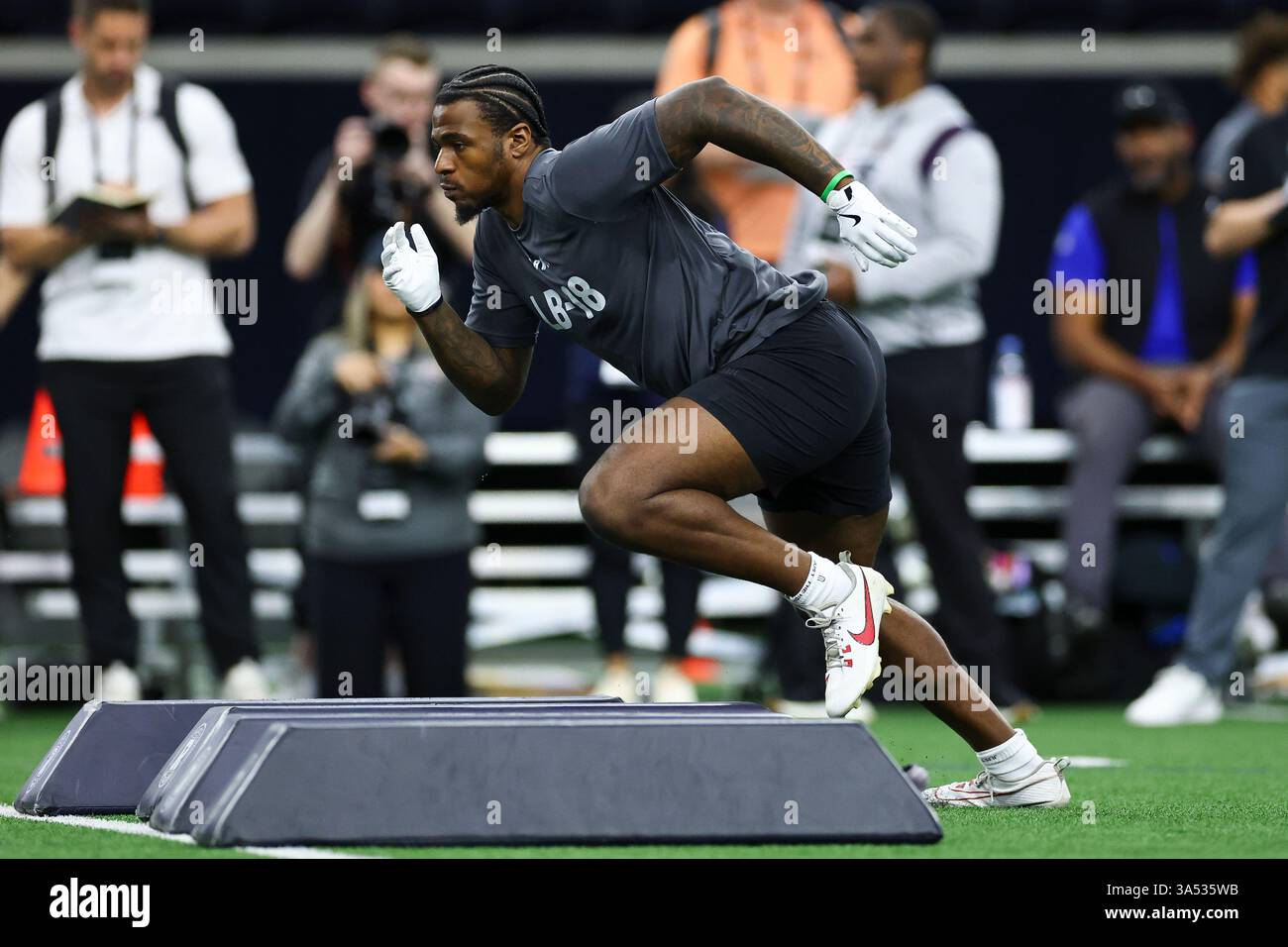 Houston linebacker Jamal Morris runs in a drill during the Big 12 pro ...