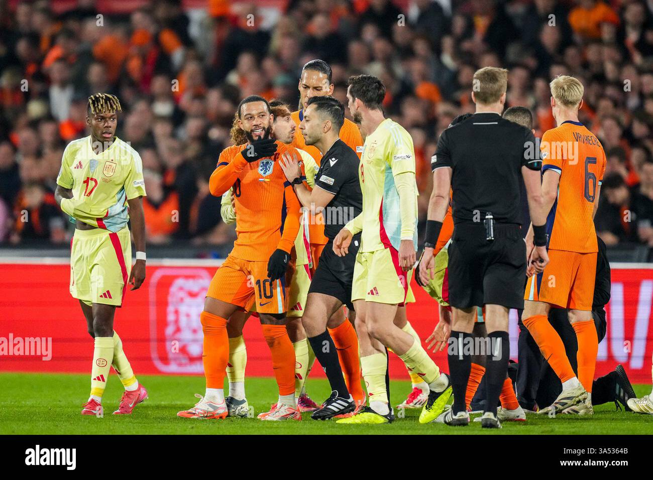 Rotterdam - Memphis Depay of The Netherlands during the first leg of ...
