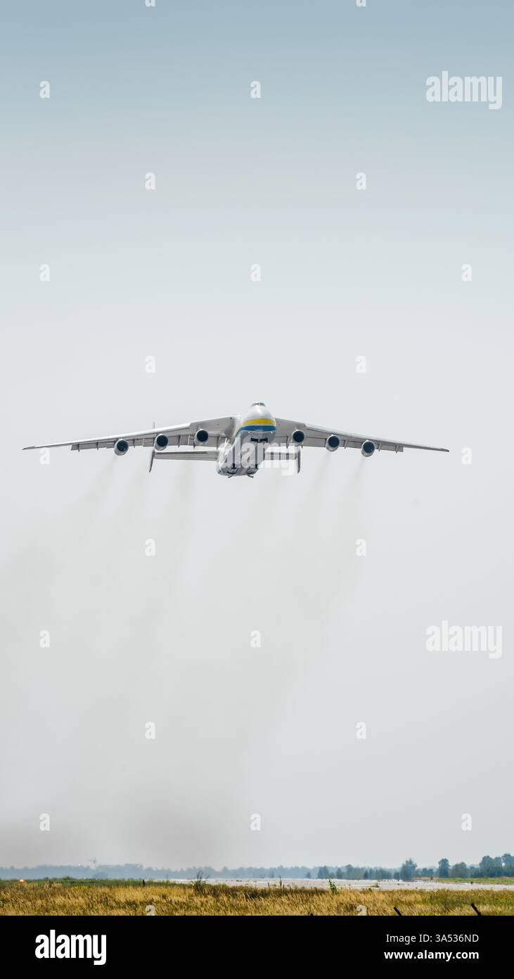 Antonov an 225 mriya cargo plane hi-res stock photography and images ...