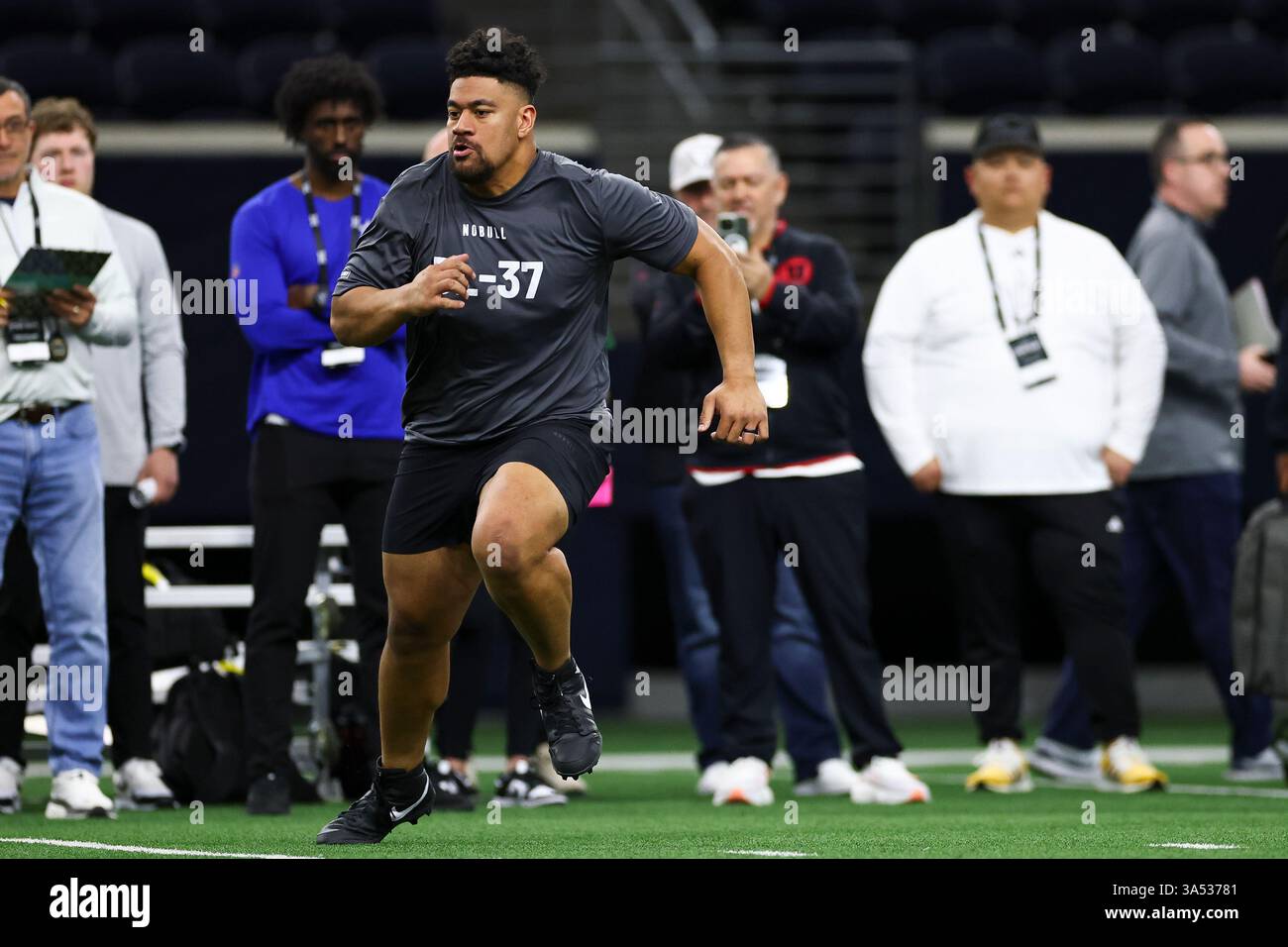Utah defensive lineman Junior Tafuna runs in a drill during the Big 12 ...