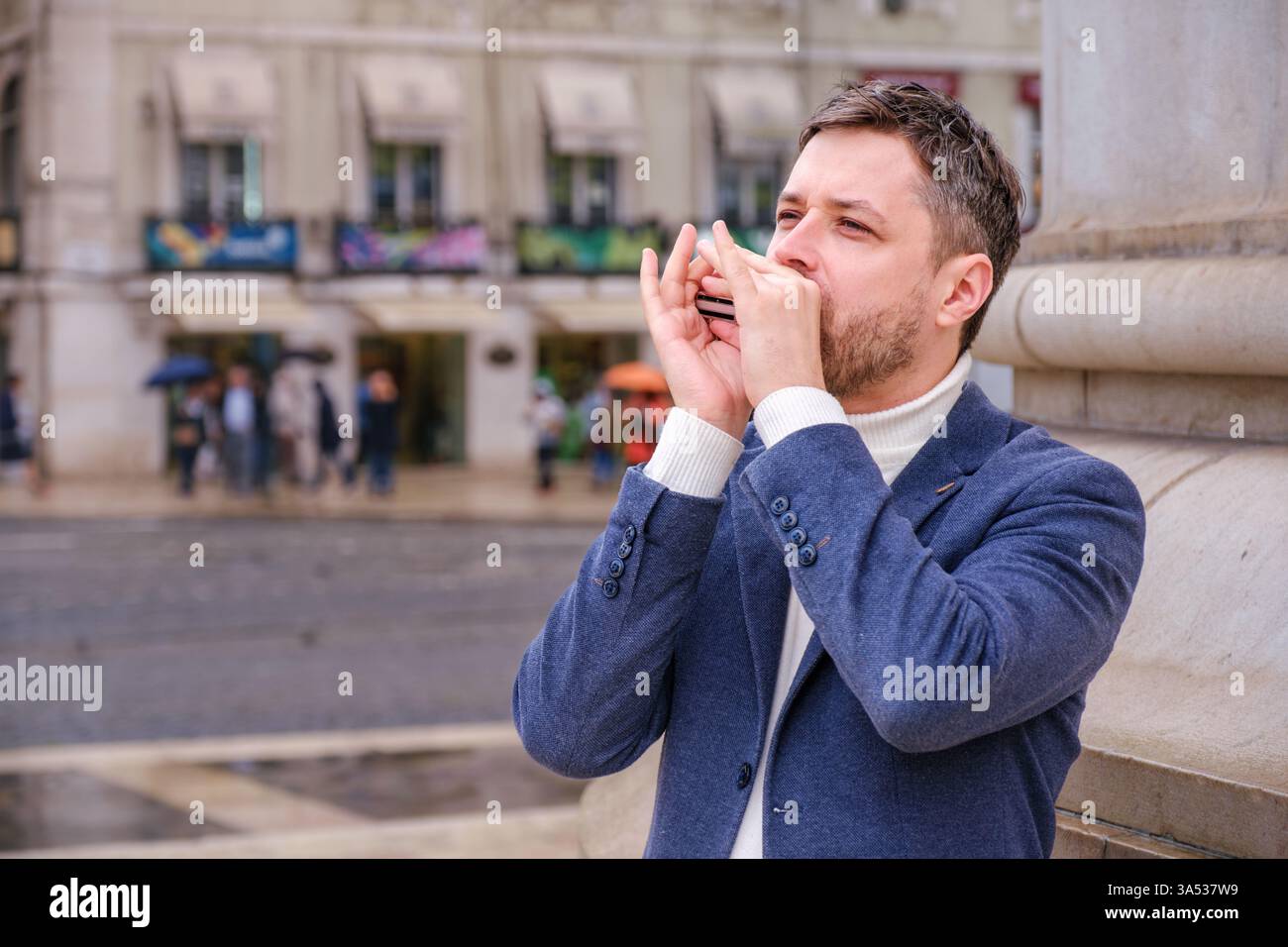 Harmonica man hi-res stock photography and images - Alamy