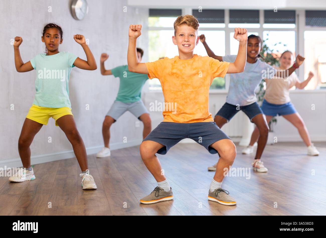 Male dancer expressive moves hi-res stock photography and images - Alamy