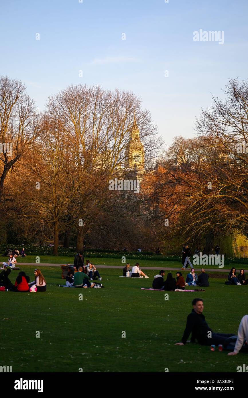 London, UK, 20th March 2025, Spring Equinox and spring weather duly ...