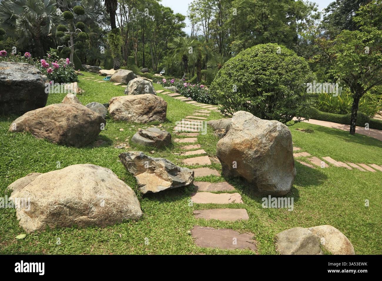 The most beautiful park in South-East Asia in Thailand. Gorgeous flower ...