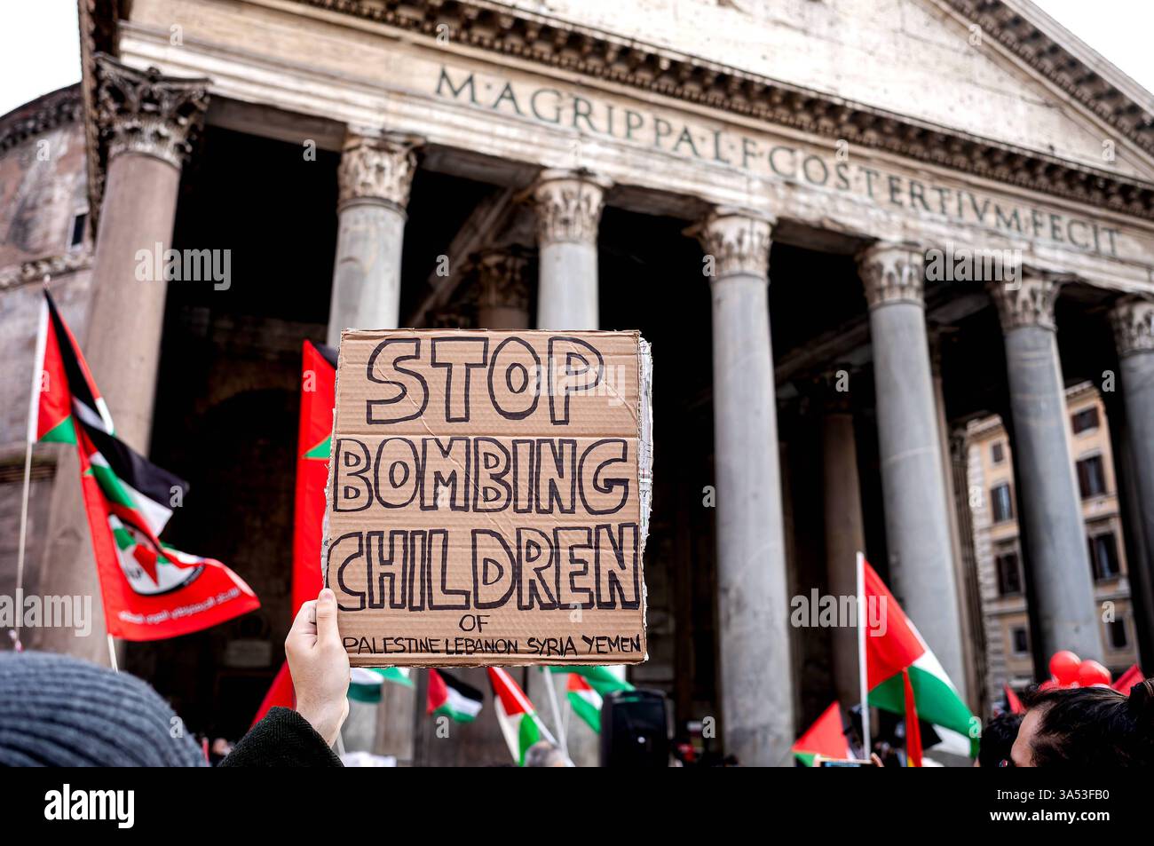 Pro-Palestinian demonstrators In Rome protest Israel s the bombing ...