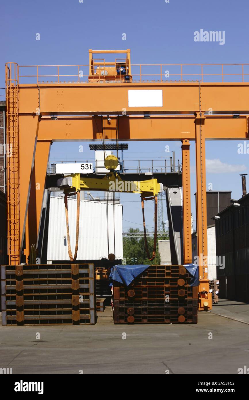 The framework of a lifting device for heavy materials in the steel ...