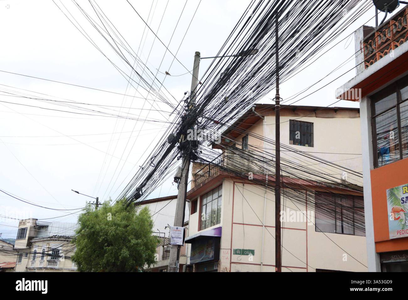 CABLES ELECTRICOS QUITO Quito, Thursday, March 20, 2025 Photographs of ...