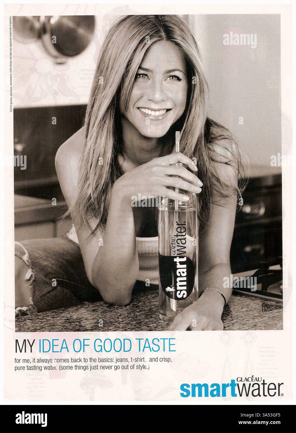 2010 Glaceau Smartwater ad featuring Jennifer Aniston Stock Photo - Alamy