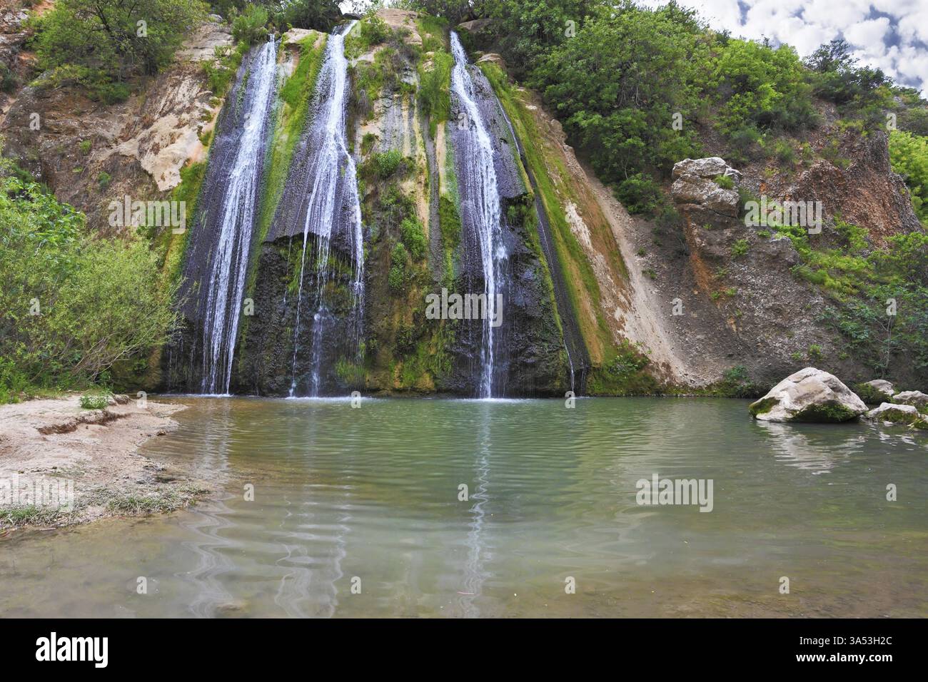 The original three-jet Falls on the border of Israel. Three parallel ...